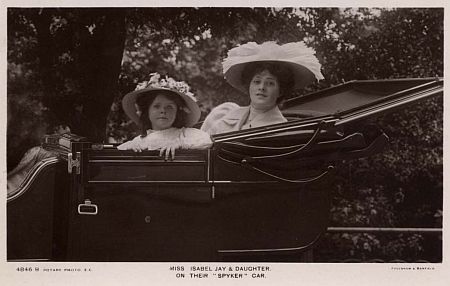 FootlightNotes, Actresseses photographed with their children.